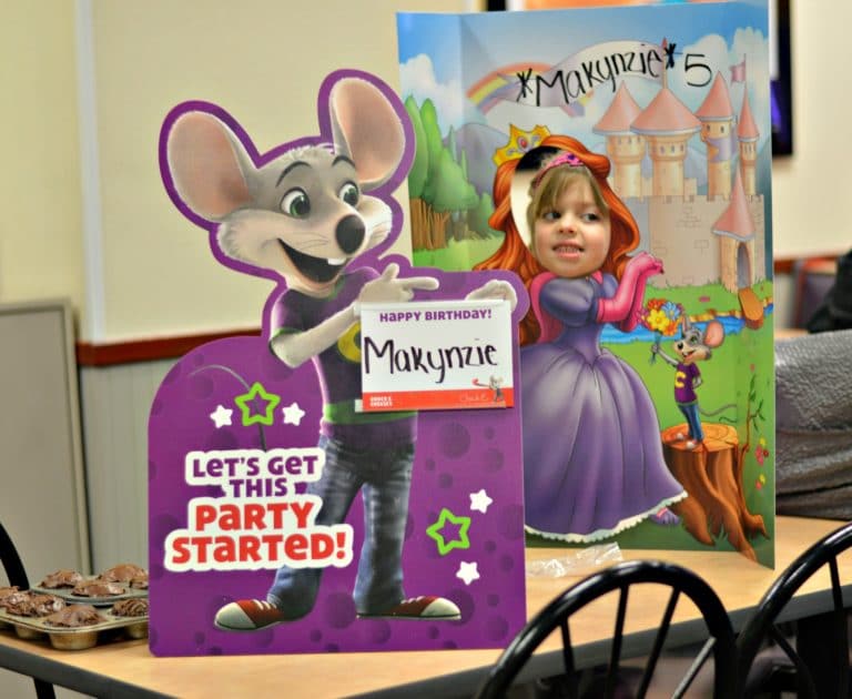 How To Throw an Amazing Birthday Party at Chuck E Cheese's - My Latina ...