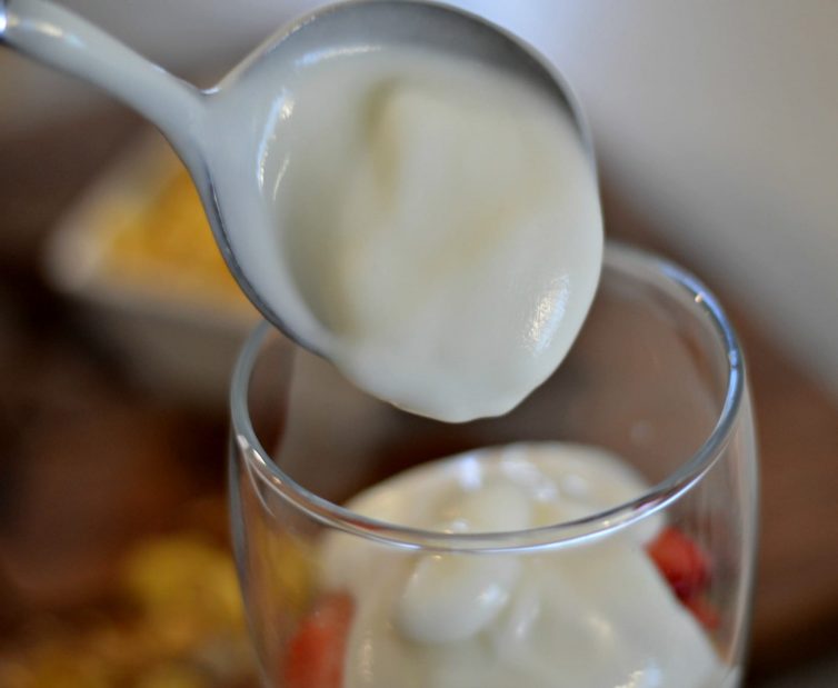 Easy Fruit and Yogurt Parfait (with Honey Bunches of Oats) - My Latina ...